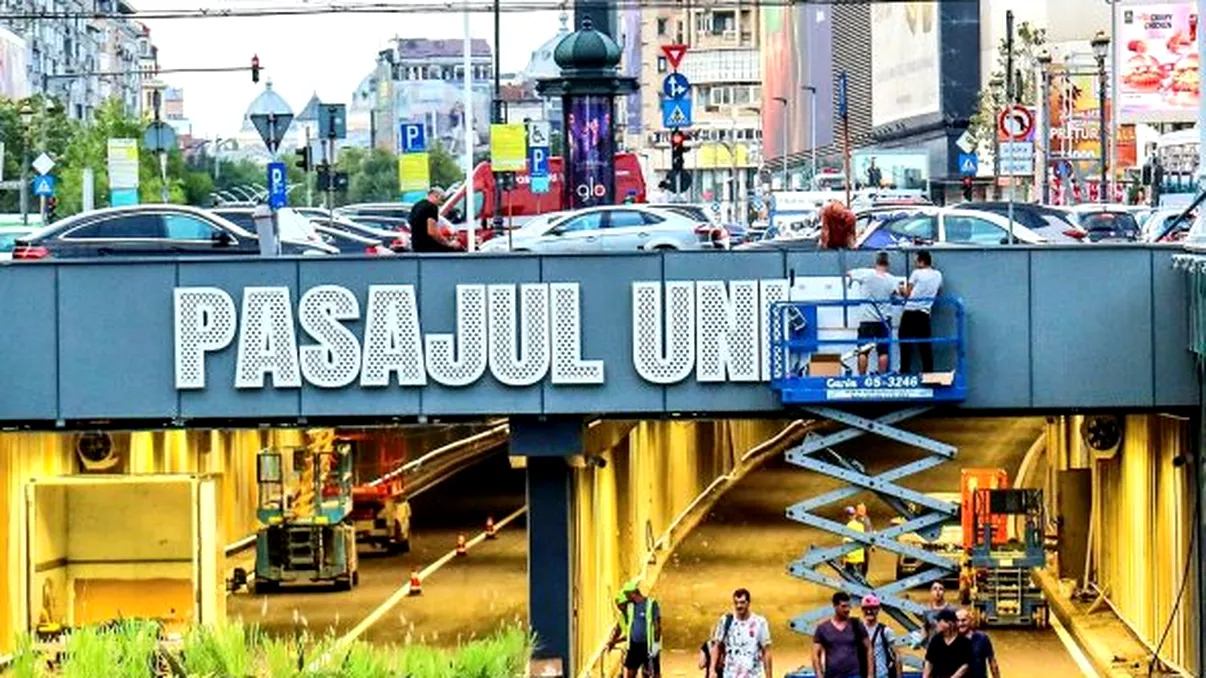FOTO Un nou incident la Pasajul Unirii din Capitală. Un alt camion a ...