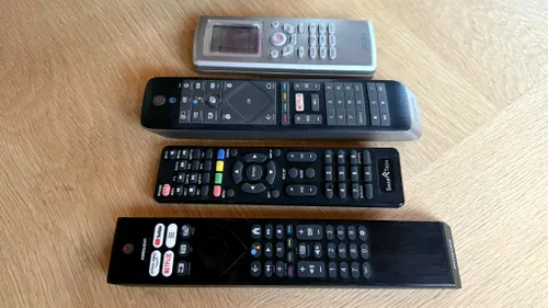 Telecomanda veche din sertar e o comoară ascunsă. Nu o arunca, iată ce ...