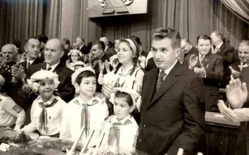Cum era viața de școlar, în comunism: manuale unice, organizații și ...