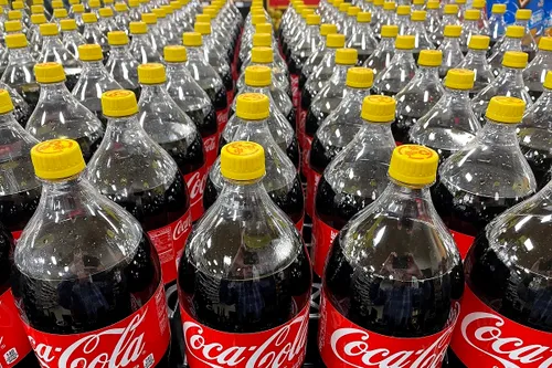 Ce înseamnă dacă sticla de Coca Cola are capac galben. Detaliul la care ...