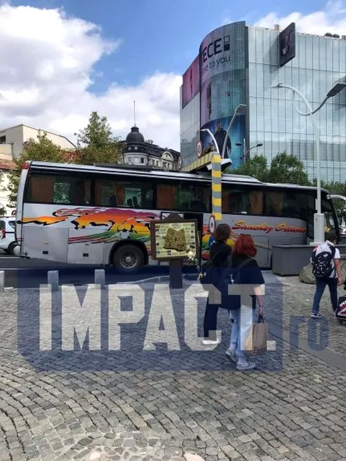 FOTO Un nou incident la Pasajul Unirii din Capitală. Un alt camion a ...