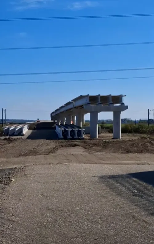 Cele mai noi imagini de pe Autostrada Moldovei. S-au pus grinzile podului de la Adjud - Domnești ...