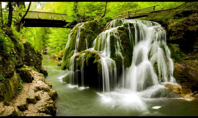 Cascade spectaculoase din România. Locurile pe care trebuie să le ...